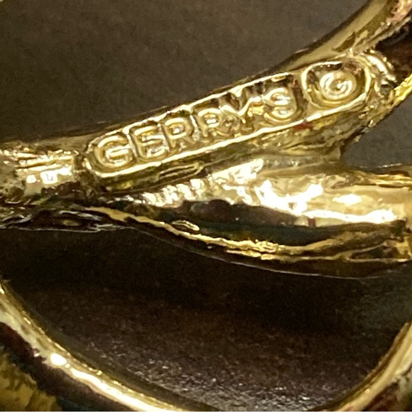 Gerrys | Jewelry | Vintage Gerrys Gold Toned Bow Brooch | Poshmark